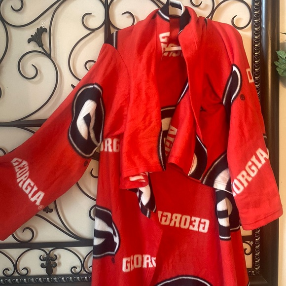 Bedding | Collegiate University Of Georgia Bulldogs Snuggle Blanket ...